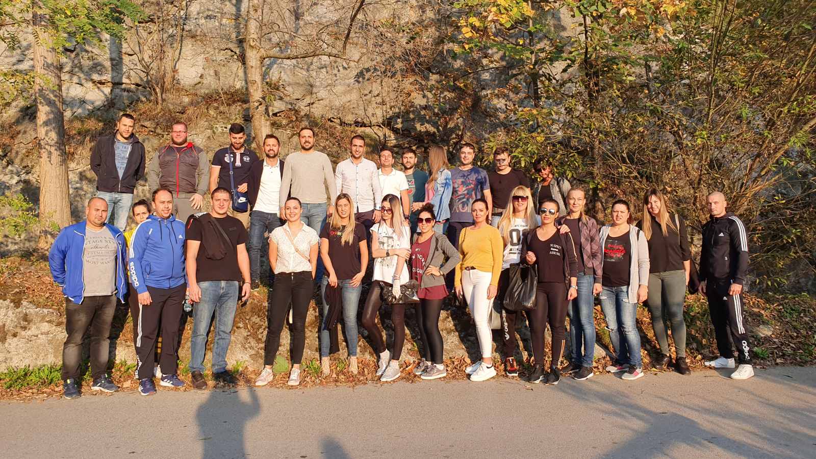Socijalistička omladina Valjeva sprovela akciju čišćenja obala reke ...