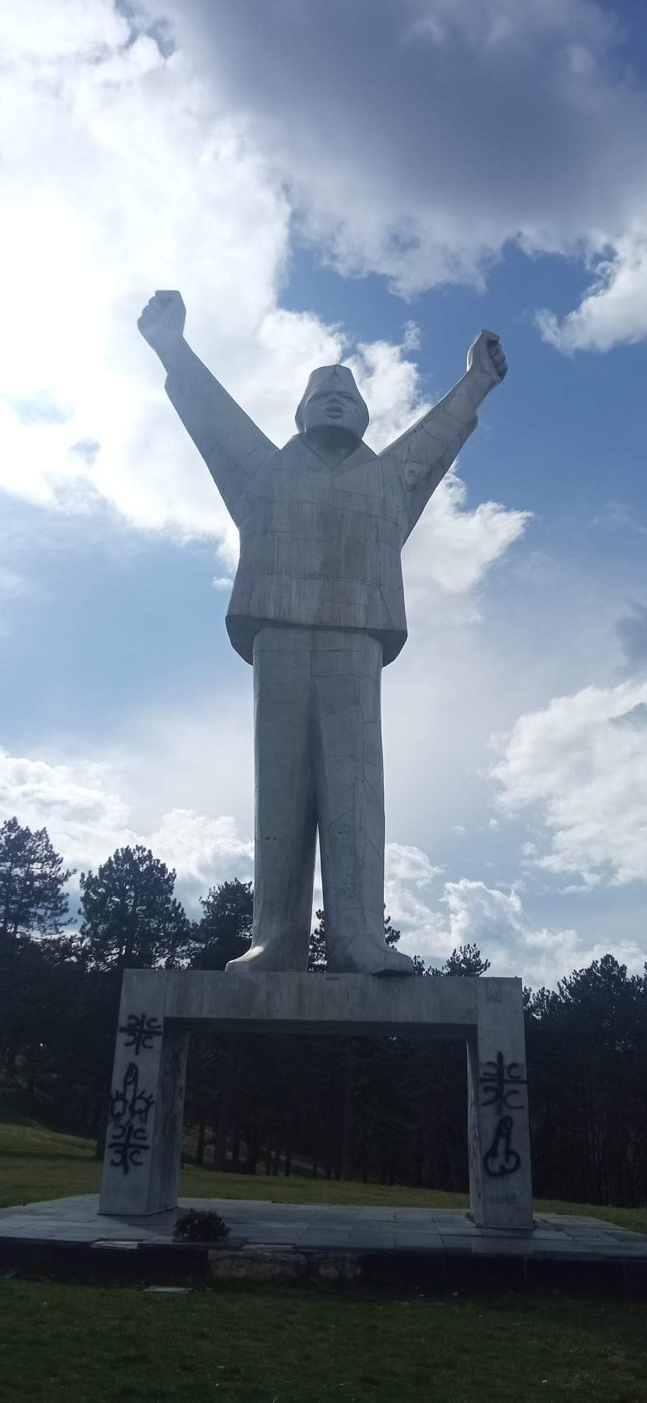 Ko je pucao na spomenik Stevana Filipovića? - Valjevo